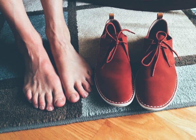 Überdehnung am Fuß: Symptome, Behandlung und Therapie
